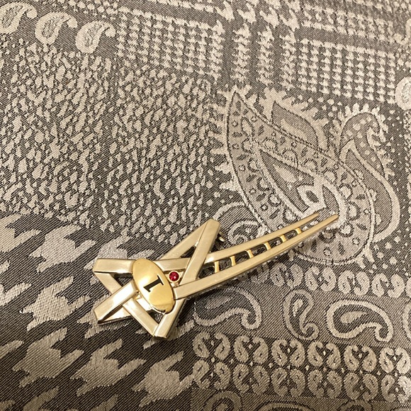 Jewelry | Vintage Mary Kay Gold Silver Tone 225 Ladder Of Success Award ...